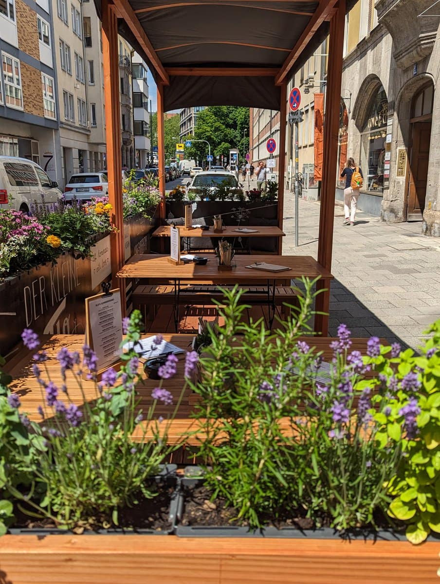 Schanigarten, welcome back! 💐